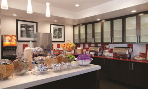 Hampton Inn Breakfast Hours, Menu & Prices